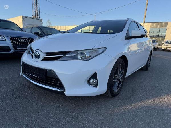 Balts Toyota Auris 2015 Kauņa, ar dzinēja tilpumu 1.80 L un nobraukumu 271 tūkst. km par 9400 €, foto 2 vietnē AUTOMOTO.COM.LV
