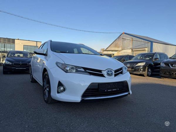 Balts Toyota Auris 2015 Kauņa, ar dzinēja tilpumu 1.80 L un nobraukumu 271 tūkst. km par 9400 €, foto 3 vietnē AUTOMOTO.COM.LV