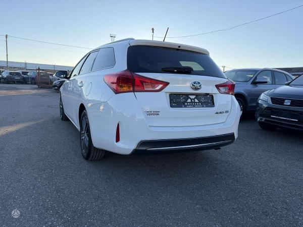 Balts Toyota Auris 2015 Kauņa, ar dzinēja tilpumu 1.80 L un nobraukumu 271 tūkst. km par 9400 €, foto 8 vietnē AUTOMOTO.COM.LV