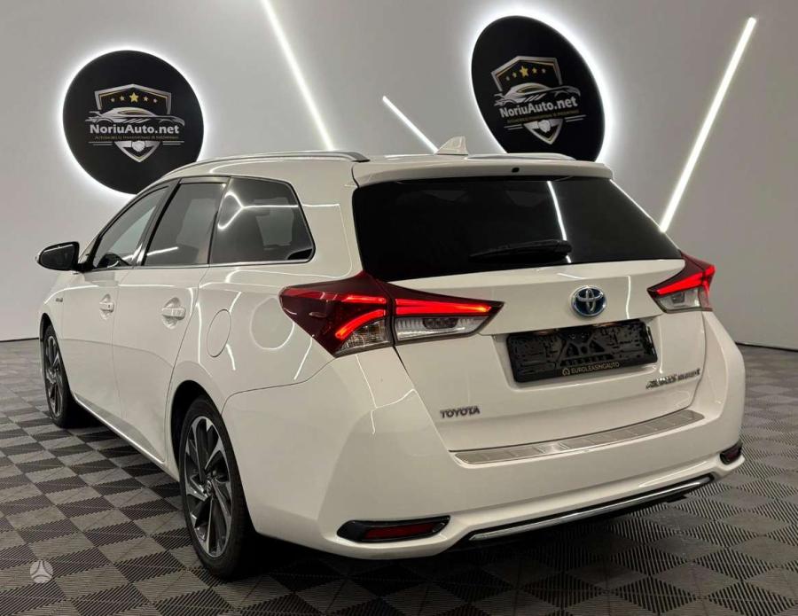 White Toyota Auris 2015 in Marijampole, with an engine capacity of 1.80 L and mileage of 237 thousand km for 9999 €, photo 26 on AUTOMOTO.COM.LV