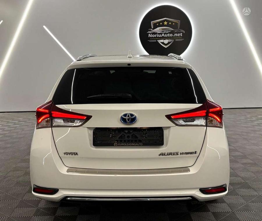 White Toyota Auris 2015 in Marijampole, with an engine capacity of 1.80 L and mileage of 237 thousand km for 9999 €, photo 28 on AUTOMOTO.COM.LV