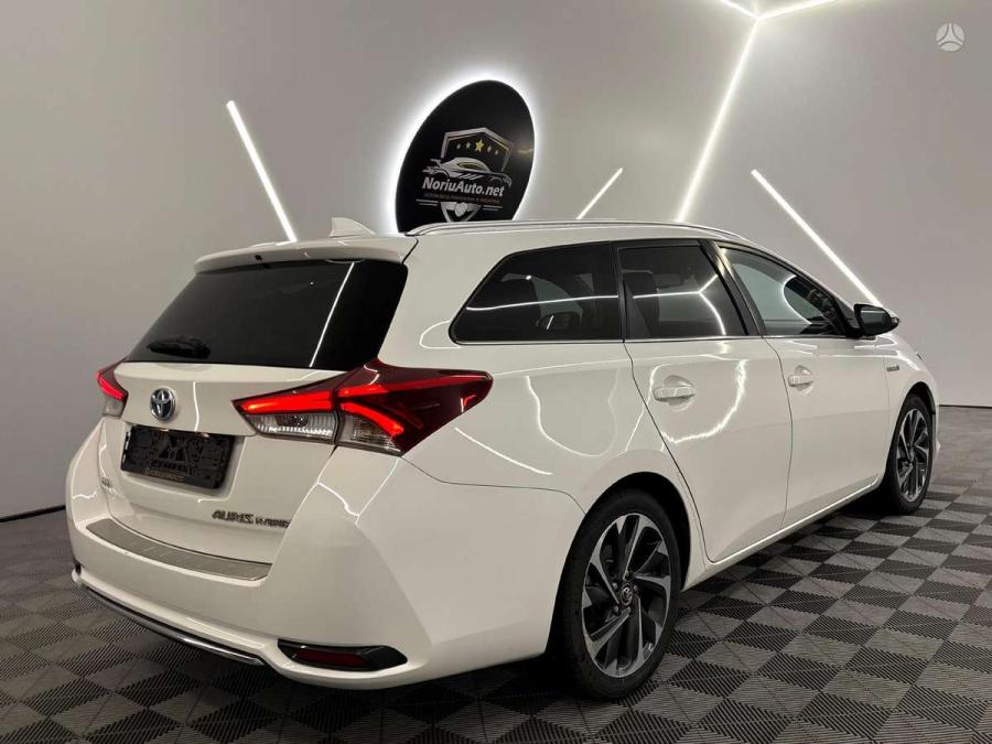 White Toyota Auris 2015 in Marijampole, with an engine capacity of 1.80 L and mileage of 237 thousand km for 9999 €, photo 29 on AUTOMOTO.COM.LV