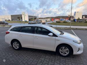White Toyota Auris 2015 in Vilnius, with an engine capacity of 1.80 L and mileage of 207 thousand km for 9150 €, photo 4 on AUTOMOTO.COM.LV