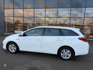 White Toyota Auris 2015 in Vilnius, with an engine capacity of 1.80 L and mileage of 207 thousand km for 9150 €, photo 6 on AUTOMOTO.COM.LV