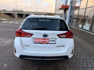 White Toyota Auris 2015 in Vilnius, with an engine capacity of 1.80 L and mileage of 207 thousand km for 9150 €, photo 8 on AUTOMOTO.COM.LV
