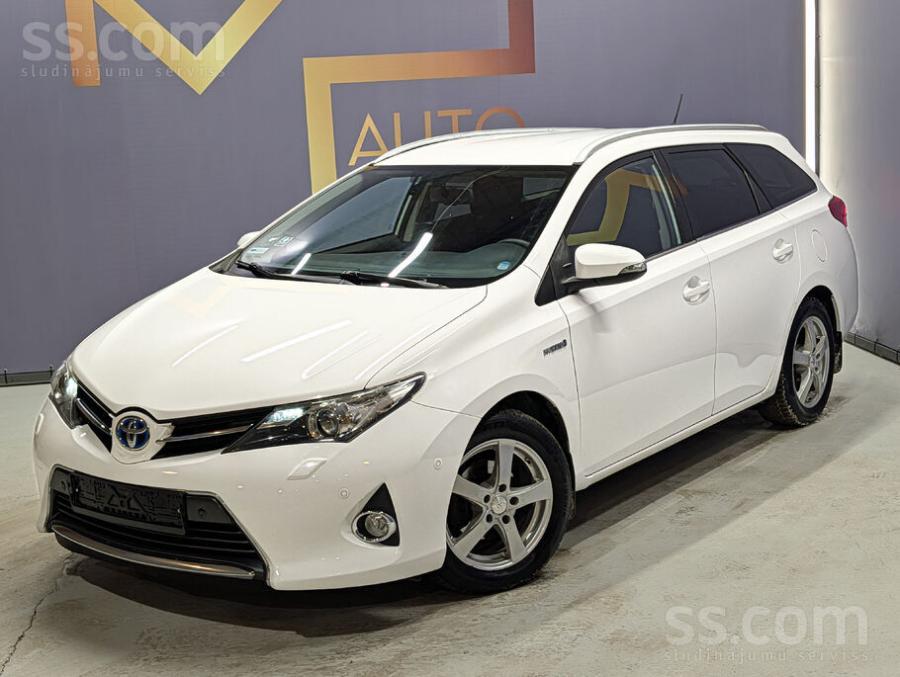Balts Toyota Auris 2015 Jūrmala, ar dzinēja tilpumu 1.80 L un nobraukumu 302 tūkst. km par 8990 €, foto 3 vietnē AUTOMOTO.COM.LV