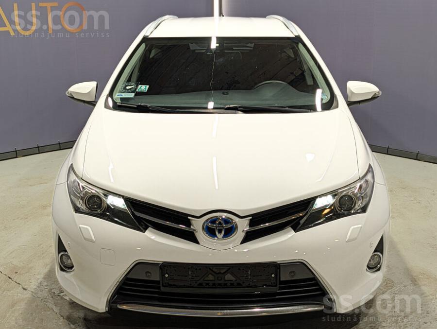 Balts Toyota Auris 2015 Jūrmala, ar dzinēja tilpumu 1.80 L un nobraukumu 302 tūkst. km par 8990 €, foto 5 vietnē AUTOMOTO.COM.LV