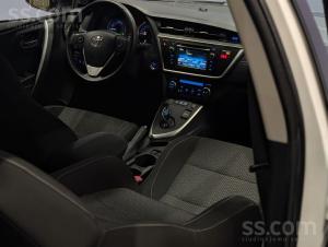 Balts Toyota Auris 2015 Jūrmala, ar dzinēja tilpumu 1.80 L un nobraukumu 302 tūkst. km par 8990 €, foto 18 vietnē AUTOMOTO.COM.LV