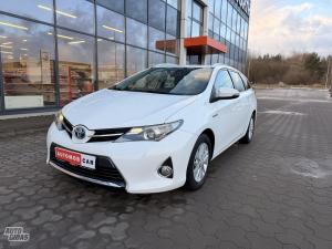 Balts Toyota Auris 2015 Viļņa, ar dzinēja tilpumu 1.80 L un nobraukumu 207 tūkst. km par 9150 €, foto  vietnē AUTOMOTO.COM.LV