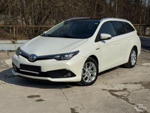 Balts Toyota Auris 2015 Viļņa, ar dzinēja tilpumu 1.80 L un nobraukumu 292 tūkst. km par 9000 €, foto  vietnē AUTOMOTO.COM.LV