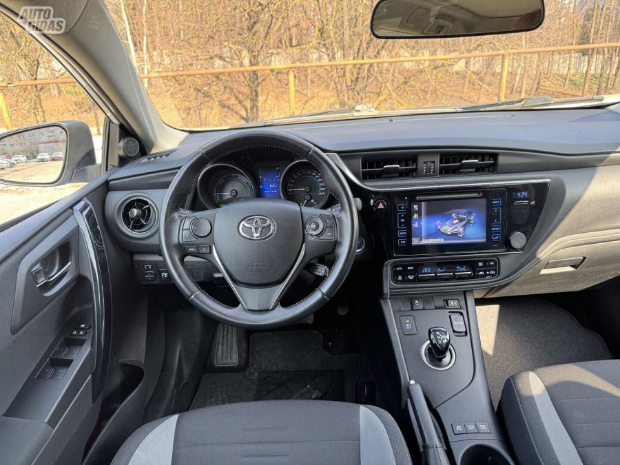 Balts Toyota Auris 2015 Viļņa, ar dzinēja tilpumu 1.80 L un nobraukumu 292 tūkst. km par 9000 €, foto 3 vietnē AUTOMOTO.COM.LV