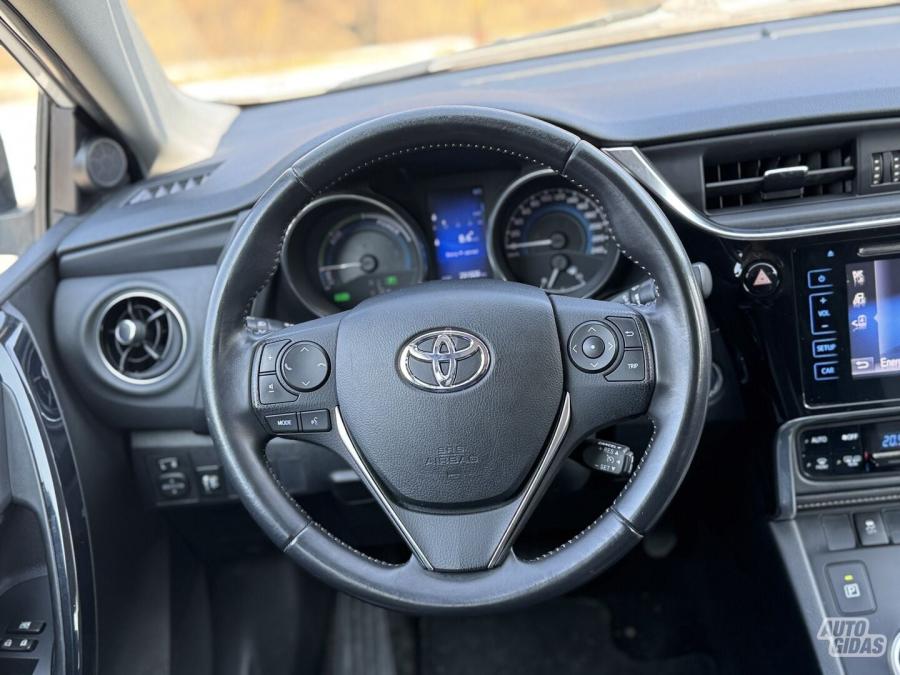 Balts Toyota Auris 2015 Viļņa, ar dzinēja tilpumu 1.80 L un nobraukumu 292 tūkst. km par 9000 €, foto 20 vietnē AUTOMOTO.COM.LV