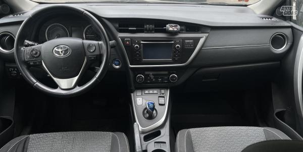 White Toyota Auris 2015 in Vilnius, with an engine capacity of 1.80 L and mileage of 229 thousand km for 8500 €, photo 4 on AUTOMOTO.COM.LV