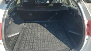 White Toyota Auris 2015 in Vilnius, with an engine capacity of 1.80 L and mileage of 229 thousand km for 8500 €, photo 6 on AUTOMOTO.COM.LV