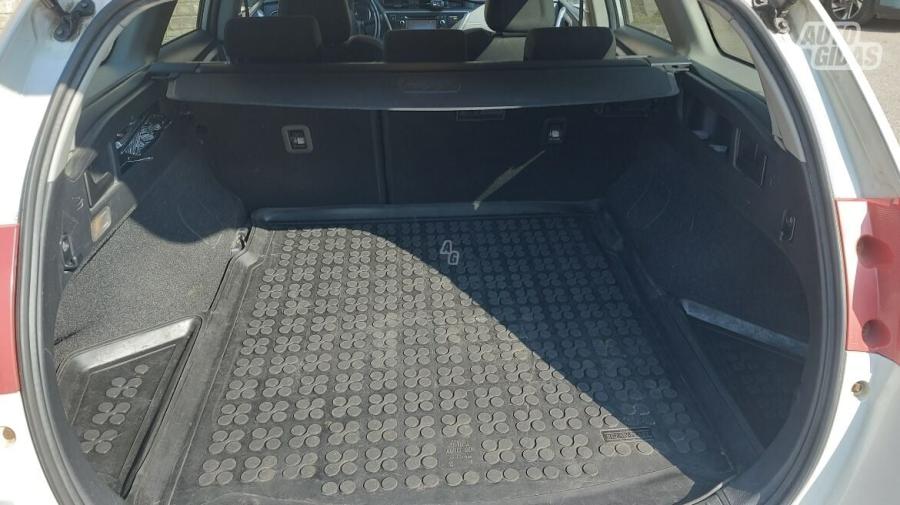 White Toyota Auris 2015 in Vilnius, with an engine capacity of 1.80 L and mileage of 229 thousand km for 8500 €, photo 6 on AUTOMOTO.COM.LV