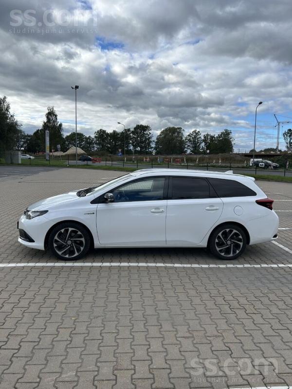 Balts Toyota Auris 2015 Rīga, ar dzinēja tilpumu 1.80 L un nobraukumu 223 tūkst. km par 9100 €, foto 2 vietnē AUTOMOTO.COM.LV