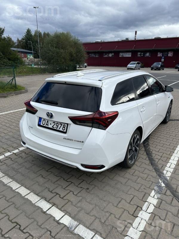 Balts Toyota Auris 2015 Rīga, ar dzinēja tilpumu 1.80 L un nobraukumu 223 tūkst. km par 9100 €, foto 5 vietnē AUTOMOTO.COM.LV