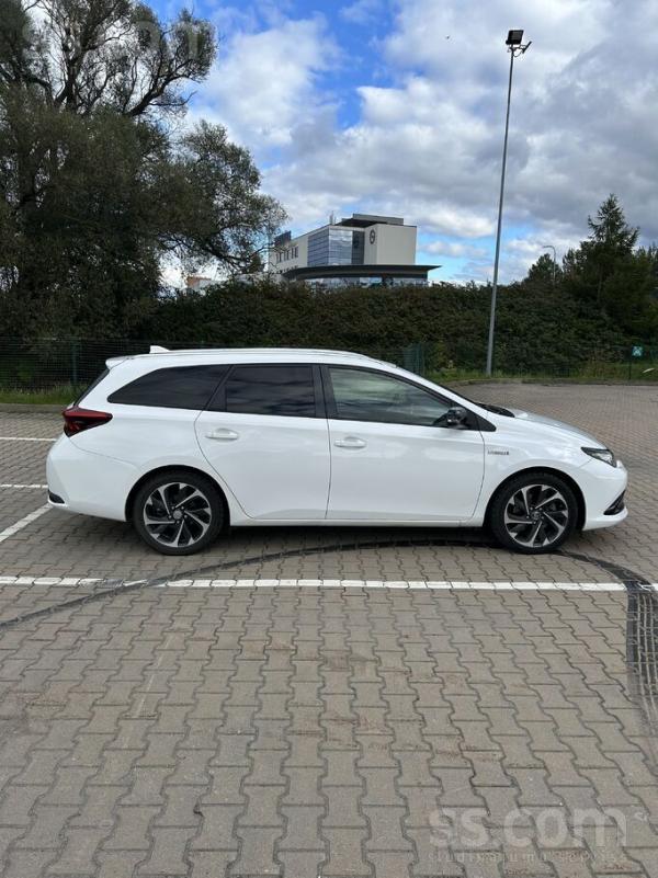 Balts Toyota Auris 2015 Rīga, ar dzinēja tilpumu 1.80 L un nobraukumu 223 tūkst. km par 9100 €, foto 6 vietnē AUTOMOTO.COM.LV