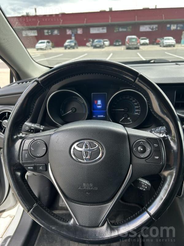 Balts Toyota Auris 2015 Rīga, ar dzinēja tilpumu 1.80 L un nobraukumu 223 tūkst. km par 9100 €, foto 9 vietnē AUTOMOTO.COM.LV