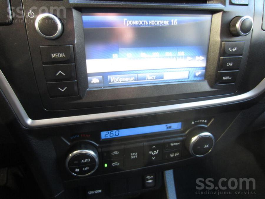 White Toyota Auris 2015 in Riga, with an engine capacity of 2.00 L and mileage of 213 thousand km for 5300 €, photo 10 on AUTOMOTO.COM.LV