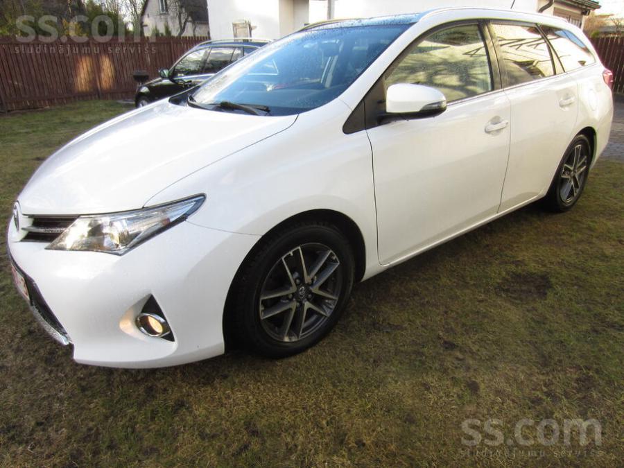 Balts Toyota Auris 2015 Rīga, ar dzinēja tilpumu 2.00 L un nobraukumu 213 tūkst. km par 5300 €, foto 1 vietnē AUTOMOTO.COM.LV