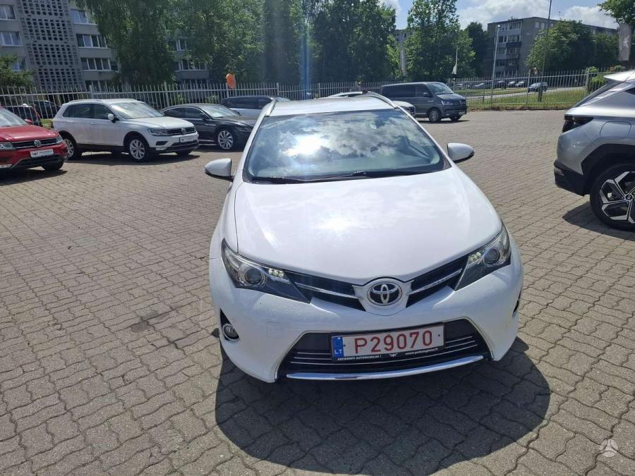 Balts Toyota Auris 2015 Kauņa, ar dzinēja tilpumu 1.36 L un nobraukumu 203 tūkst. km par 5700 €, foto 3 vietnē AUTOMOTO.COM.LV