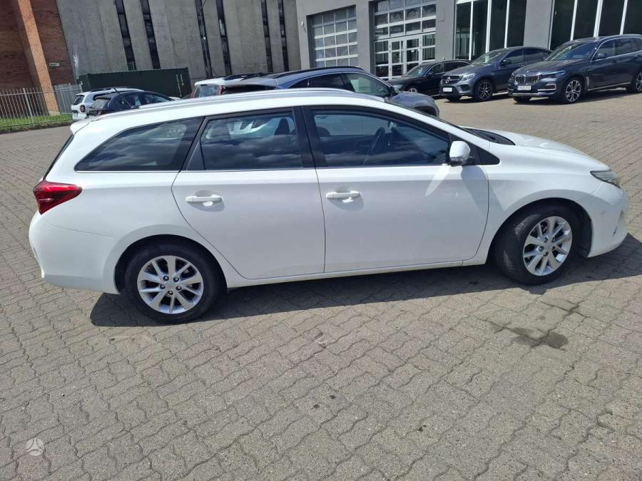 Balts Toyota Auris 2015 Kauņa, ar dzinēja tilpumu 1.36 L un nobraukumu 203 tūkst. km par 5700 €, foto 5 vietnē AUTOMOTO.COM.LV