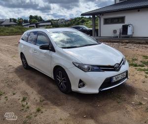 White Toyota Auris 2015 in Vilnius, with an engine capacity of 1.80 L and mileage of 286 thousand km for 6000 €, photo  on AUTOMOTO.COM.LV
