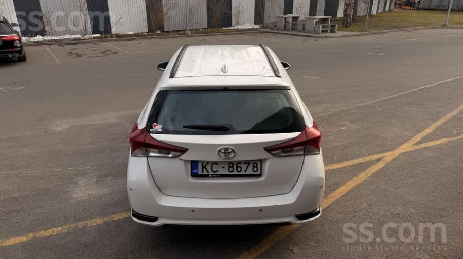 Balts Toyota Auris 2015 Rīga, ar dzinēja tilpumu 1.60 L un nobraukumu 290 tūkst. km par 5000 €, foto 7 vietnē AUTOMOTO.COM.LV