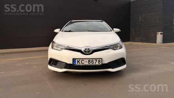 White Toyota Auris 2015 in Riga, with an engine capacity of 1.60 L and mileage of 290 thousand km for 5000 €, photo 7 on AUTOMOTO.COM.LV