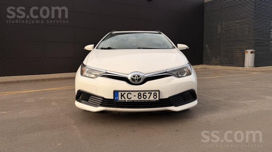 Balts Toyota Auris 2015 Rīga, ar dzinēja tilpumu 1.60 L un nobraukumu 290 tūkst. km par 5000 €, foto 8 vietnē AUTOMOTO.COM.LV