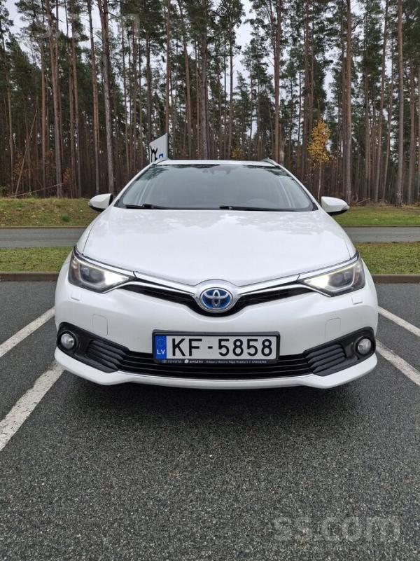 Balts Toyota Auris 2015 Rīga, ar dzinēja tilpumu 1.80 L un nobraukumu 275 tūkst. km par 8100 €, foto 1 vietnē AUTOMOTO.COM.LV