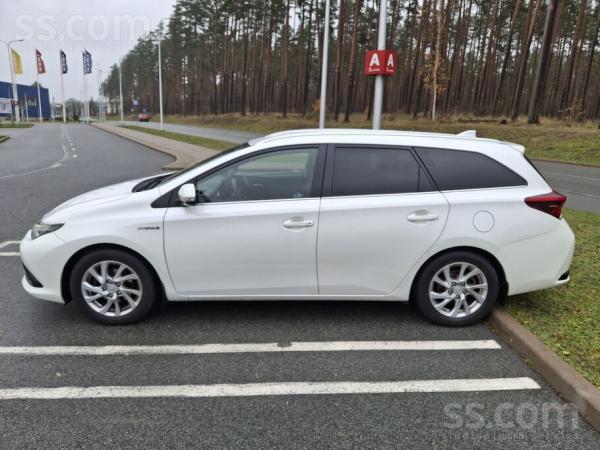 Balts Toyota Auris 2015 Rīga, ar dzinēja tilpumu 1.80 L un nobraukumu 275 tūkst. km par 8100 €, foto 2 vietnē AUTOMOTO.COM.LV