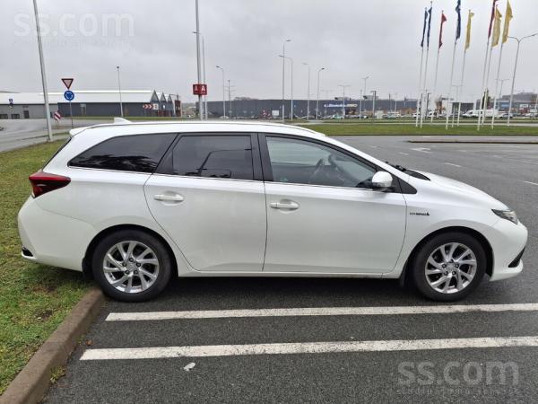 Balts Toyota Auris 2015 Rīga, ar dzinēja tilpumu 1.80 L un nobraukumu 275 tūkst. km par 8100 €, foto 3 vietnē AUTOMOTO.COM.LV