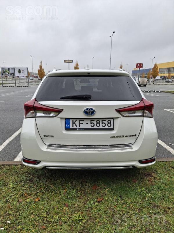 Balts Toyota Auris 2015 Rīga, ar dzinēja tilpumu 1.80 L un nobraukumu 275 tūkst. km par 8100 €, foto 4 vietnē AUTOMOTO.COM.LV