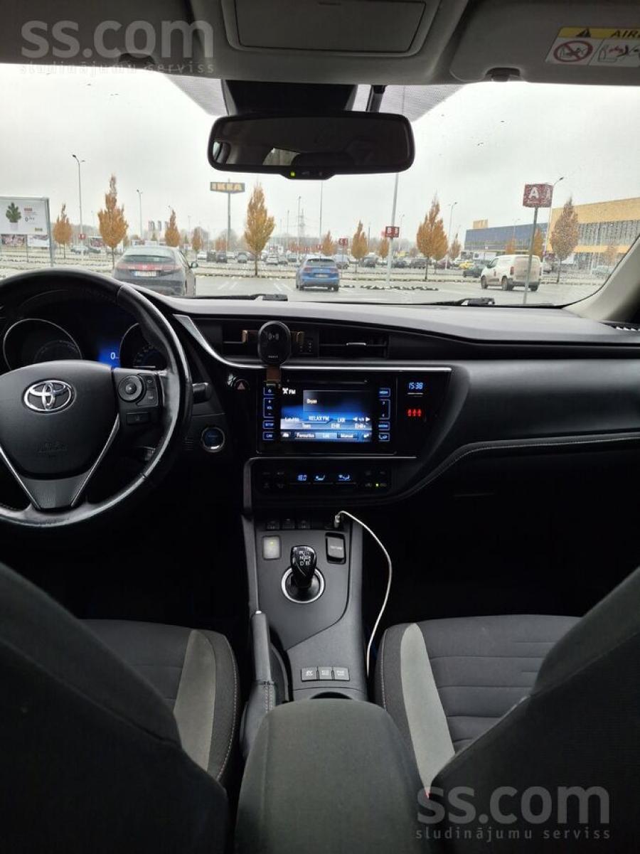 Balts Toyota Auris 2015 Rīga, ar dzinēja tilpumu 1.80 L un nobraukumu 275 tūkst. km par 8100 €, foto 6 vietnē AUTOMOTO.COM.LV