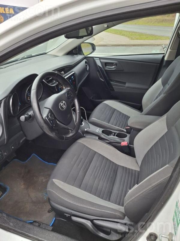 Balts Toyota Auris 2015 Rīga, ar dzinēja tilpumu 1.80 L un nobraukumu 275 tūkst. km par 8100 €, foto 7 vietnē AUTOMOTO.COM.LV