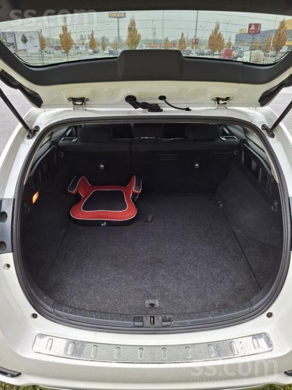 Balts Toyota Auris 2015 Rīga, ar dzinēja tilpumu 1.80 L un nobraukumu 275 tūkst. km par 8100 €, foto 9 vietnē AUTOMOTO.COM.LV