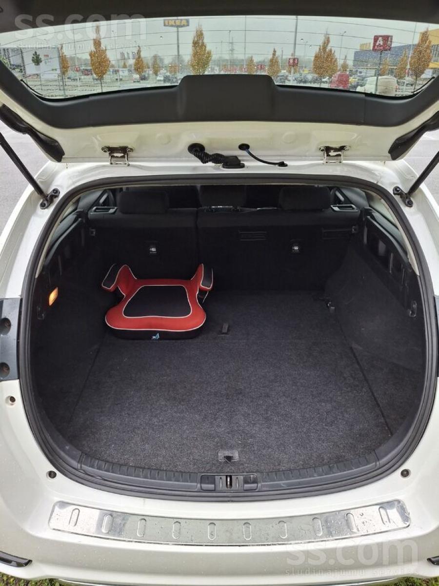 Balts Toyota Auris 2015 Rīga, ar dzinēja tilpumu 1.80 L un nobraukumu 275 tūkst. km par 8100 €, foto 10 vietnē AUTOMOTO.COM.LV