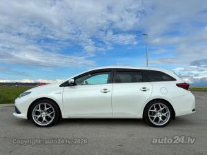 Balts Toyota Auris 2015 Tallina, ar dzinēja tilpumu 1.80 L un nobraukumu 268 tūkst. km par 8990 €, foto 3 vietnē AUTOMOTO.COM.LV
