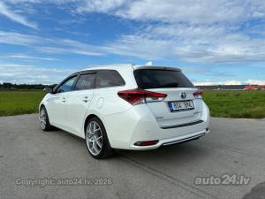Balts Toyota Auris 2015 Tallina, ar dzinēja tilpumu 1.80 L un nobraukumu 268 tūkst. km par 8990 €, foto 4 vietnē AUTOMOTO.COM.LV