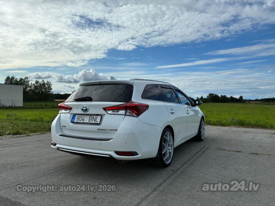 Balts Toyota Auris 2015 Tallina, ar dzinēja tilpumu 1.80 L un nobraukumu 268 tūkst. km par 8990 €, foto 5 vietnē AUTOMOTO.COM.LV