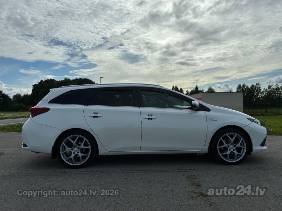 Balts Toyota Auris 2015 Tallina, ar dzinēja tilpumu 1.80 L un nobraukumu 268 tūkst. km par 8990 €, foto 6 vietnē AUTOMOTO.COM.LV