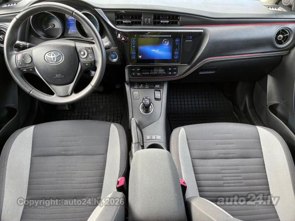 White Toyota Auris 2015 in Tallinn, with an engine capacity of 1.80 L and mileage of 268 thousand km for 8990 €, photo 7 on AUTOMOTO.COM.LV