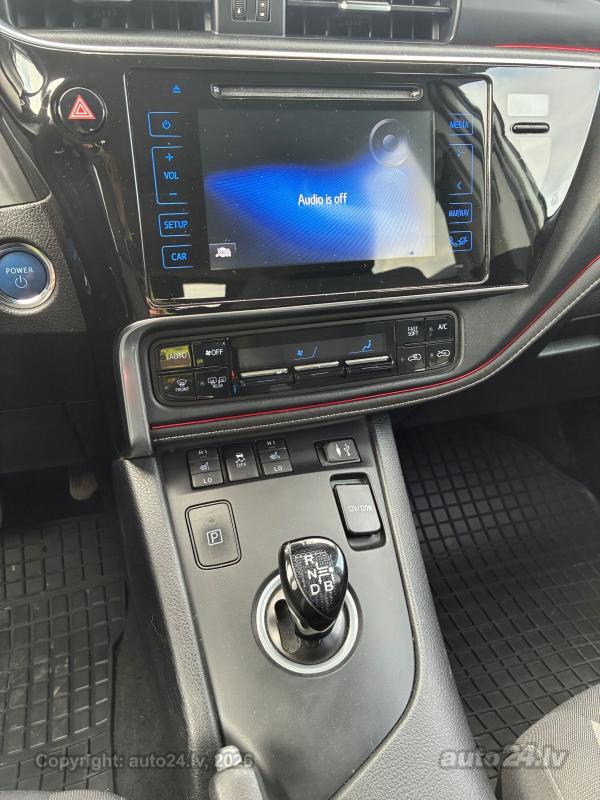 White Toyota Auris 2015 in Tallinn, with an engine capacity of 1.80 L and mileage of 268 thousand km for 8990 €, photo 8 on AUTOMOTO.COM.LV