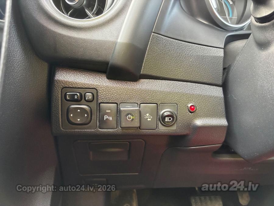 Balts Toyota Auris 2015 Tallina, ar dzinēja tilpumu 1.80 L un nobraukumu 268 tūkst. km par 8990 €, foto 12 vietnē AUTOMOTO.COM.LV