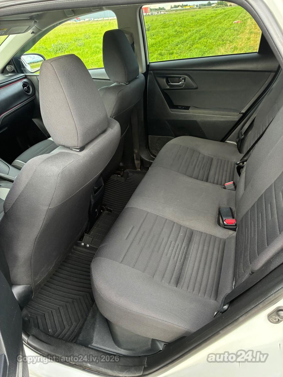 Balts Toyota Auris 2015 Tallina, ar dzinēja tilpumu 1.80 L un nobraukumu 268 tūkst. km par 8990 €, foto 13 vietnē AUTOMOTO.COM.LV