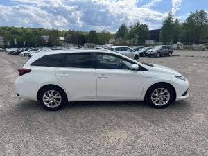 Balts Toyota Auris 2015 Alīta, ar dzinēja tilpumu 1.80 L un nobraukumu 270 tūkst. km par 8600 €, foto 4 vietnē AUTOMOTO.COM.LV