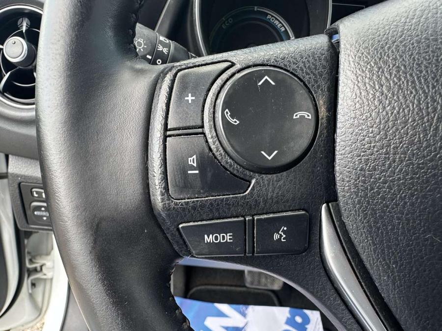Balts Toyota Auris 2015 Alīta, ar dzinēja tilpumu 1.80 L un nobraukumu 270 tūkst. km par 8600 €, foto 12 vietnē AUTOMOTO.COM.LV