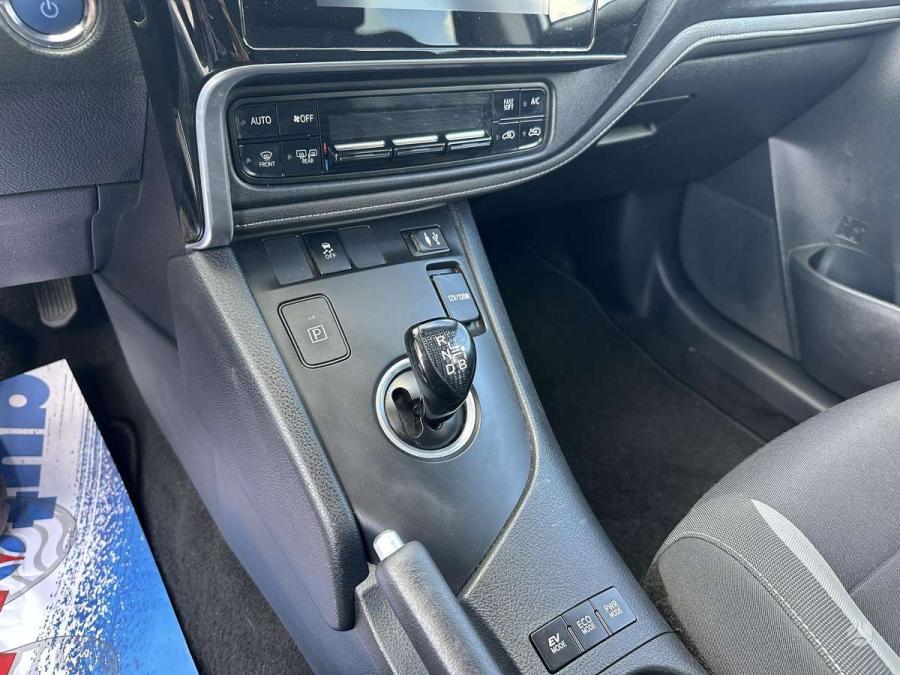 Balts Toyota Auris 2015 Alīta, ar dzinēja tilpumu 1.80 L un nobraukumu 270 tūkst. km par 8600 €, foto 13 vietnē AUTOMOTO.COM.LV